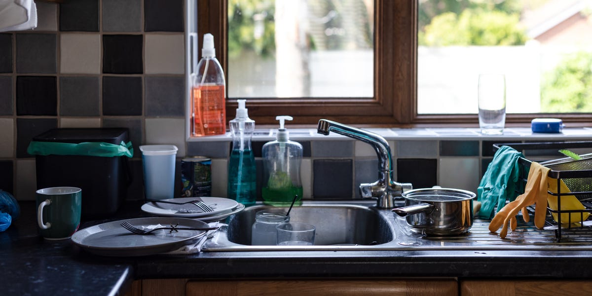Stop leaving these everyday kitchen items in the sink overnight ...