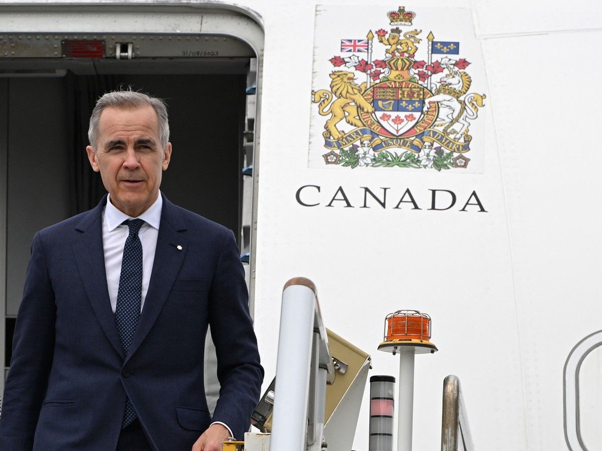 Carney's in-flight menu includes fine wine, braised beef and 'luxury ...