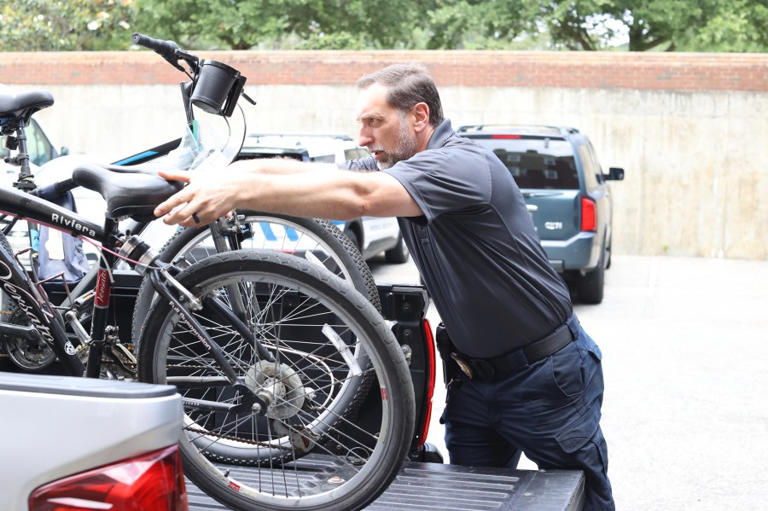 Virginia Beach Police, Virginia Beach Community Chapel donate bikes to ...