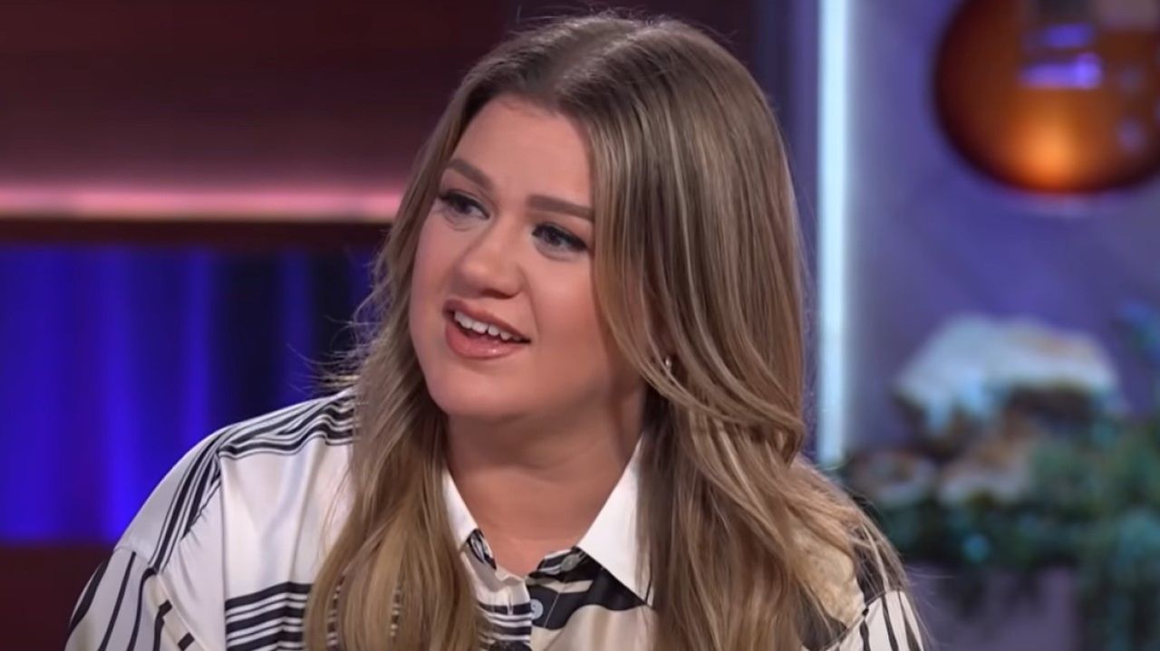 Kelly Clarkson reveals one weird side effect of being super famous: 'It ...