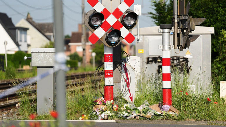 Crash involving speeding train, minibus in Belgium leaves 4 dead ...