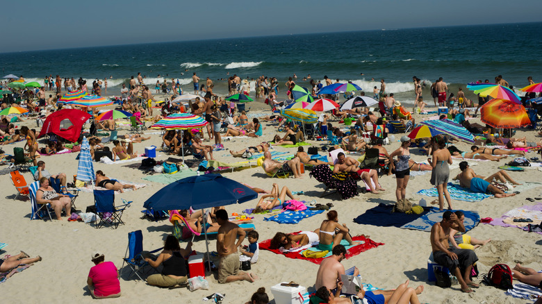 Etiquette rules locals wish you'd follow while visiting New York City's ...