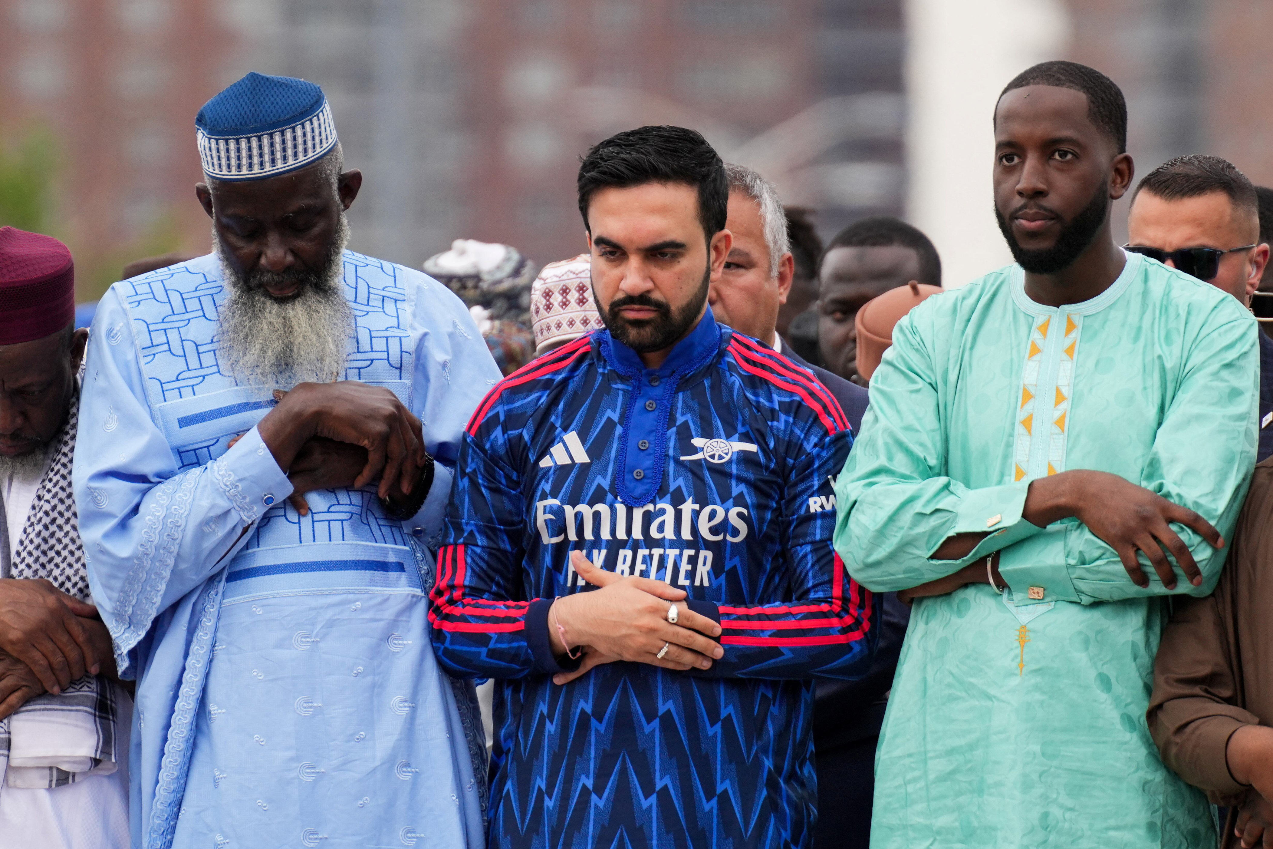 Kurta or thobe? Zohran Mamdani’s Arsenal Eid outfit reflects a ...