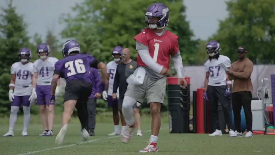 Murray, McCarthy clips from OTA No. 1 spark leg swing discussion