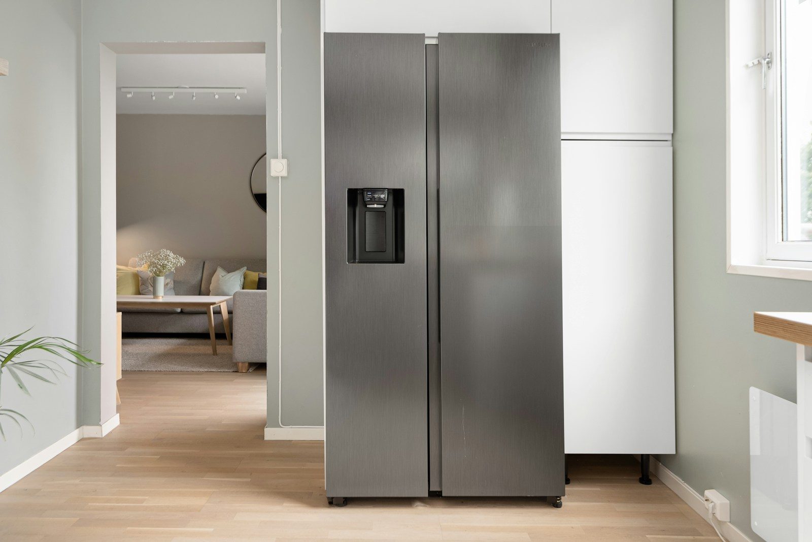 How smart fridges are becoming grocery helpers