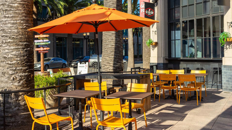 Woman struck & killed by patio umbrella at South Carolina restaurant ...