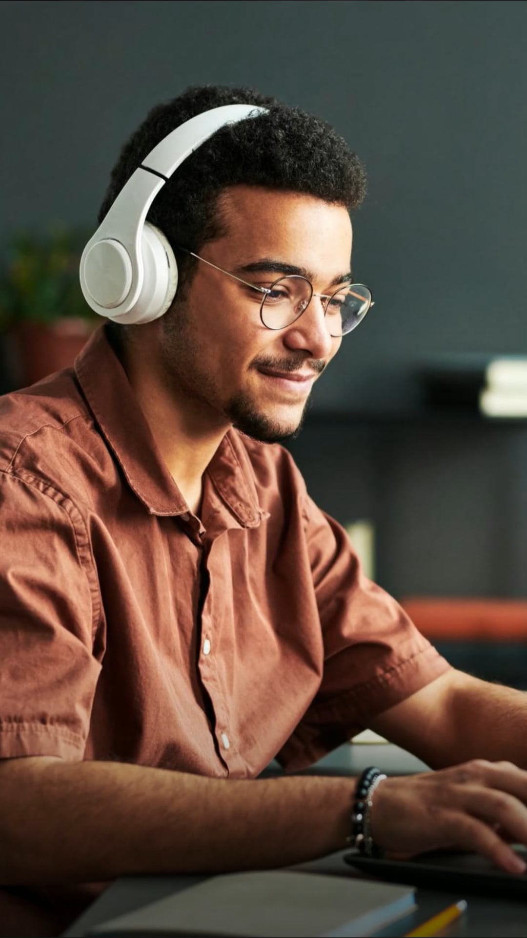How to work while travelling using a digital nomad visa