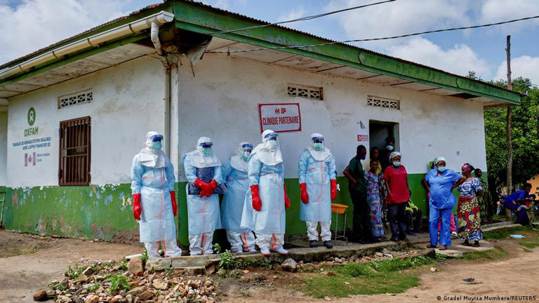 Ebola: Uganda closes border with DR Congo as virus spreads