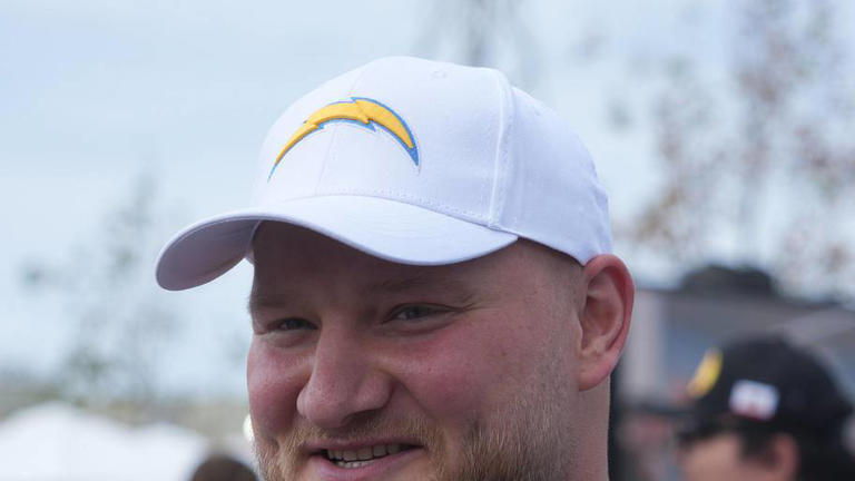 Mike McDaniel's late-season surge in 2025 will pay off for Chargers ...