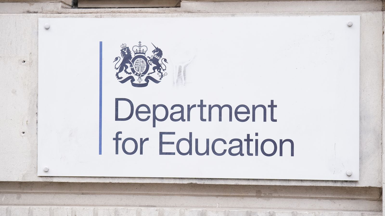 Students 'misled' over university loans, says top committee chair