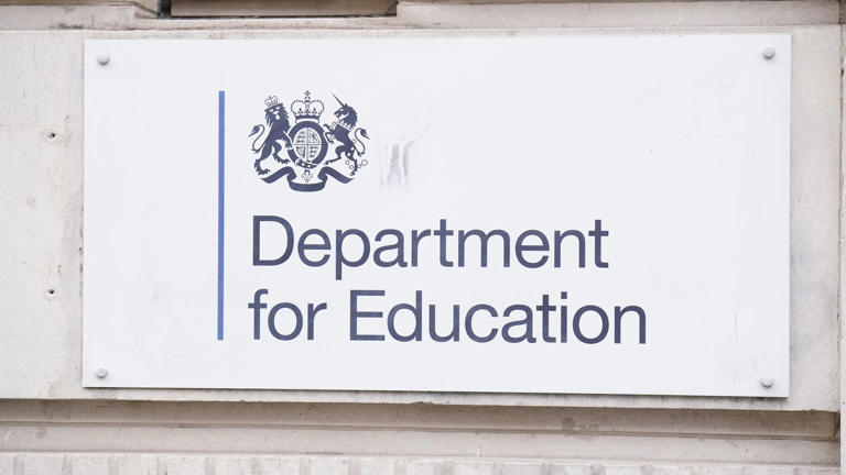 Students 'misled' over university loans, says top committee chair