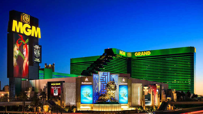 MGM Resorts jumps above buy point, leads S&P 500 as analysts see Las ...