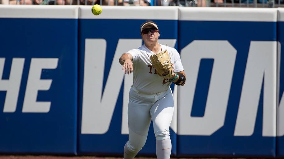 Texas slighted as defending national champions in latest WCWS odds