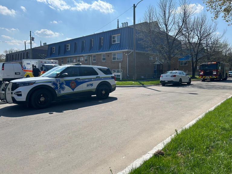 1 dead, 2 injured in fire at Winnipeg apartment complex