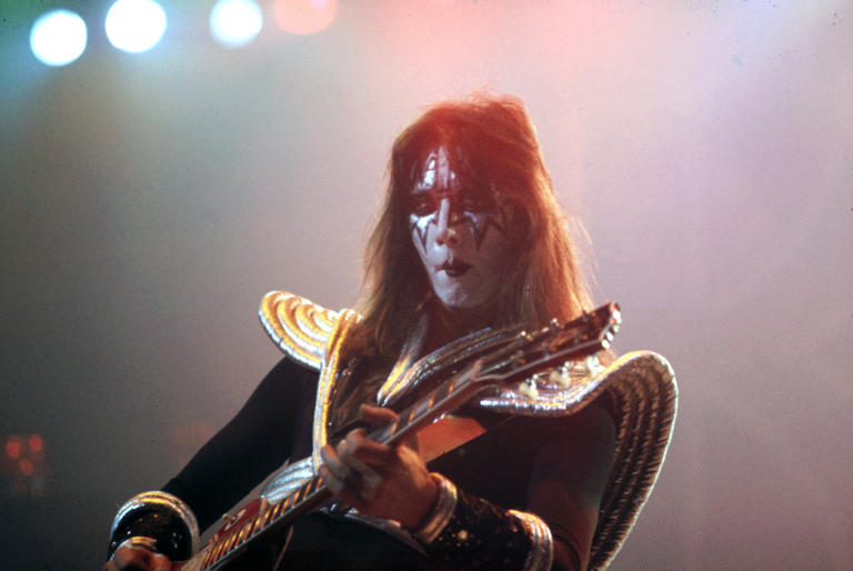 25 members of famous bands who deserve more love