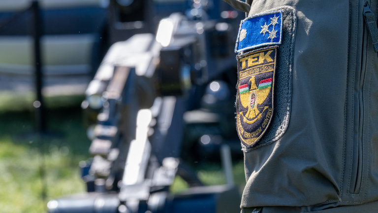 Újraosztanák a lapokat a TEK körül: Tarjányi Péter szerint bűn lenne ...