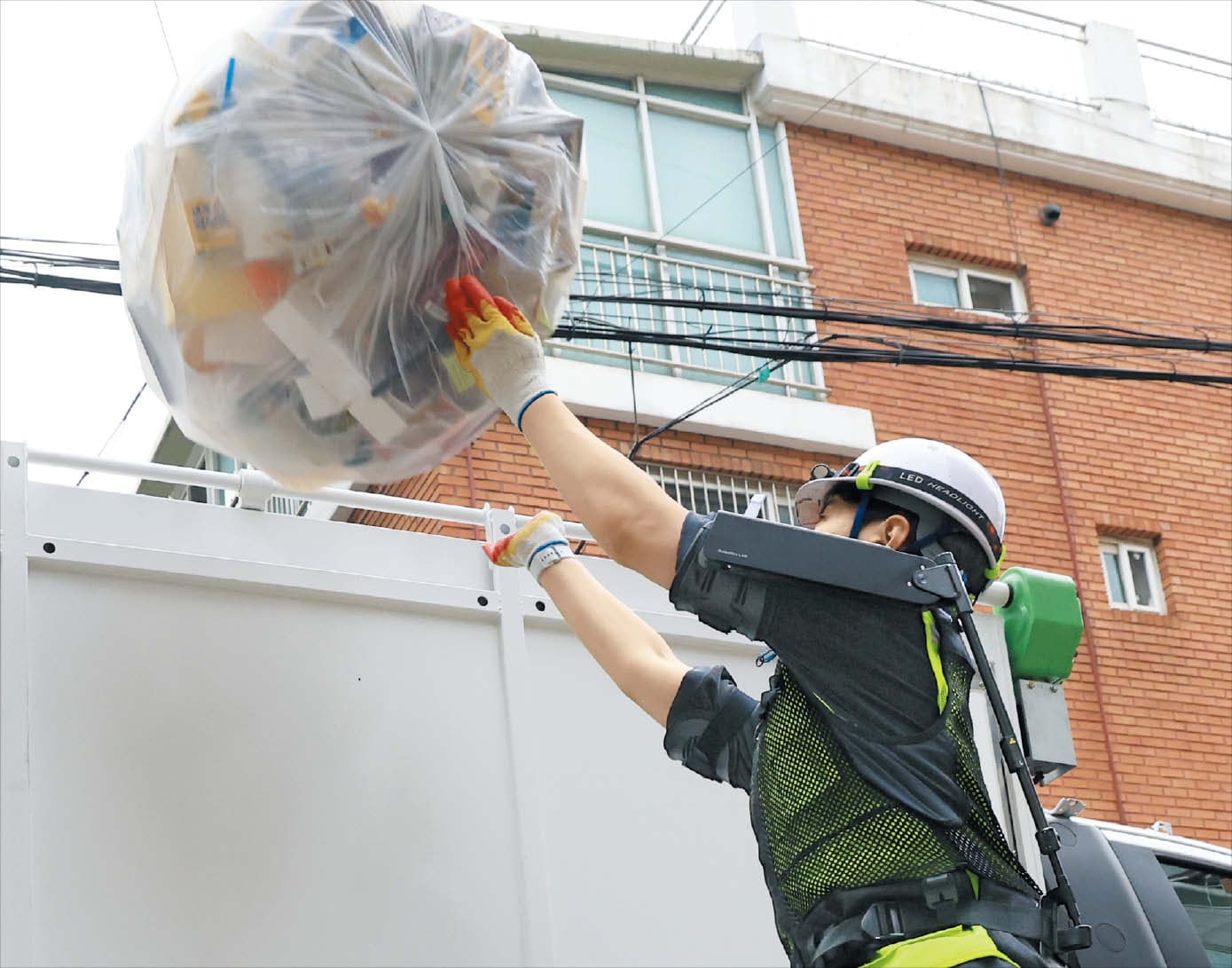Wearable robots lighten heavy lifting across industries