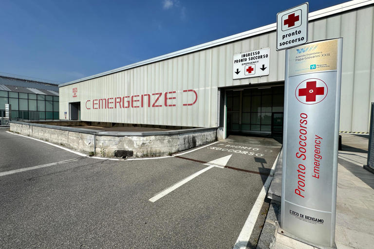 Si tuffa in una pozza d'acqua e non riemerge, gravissimo 14enne