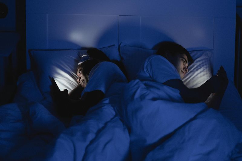 If he's secretly talking to someone else, these signs are hard to hide