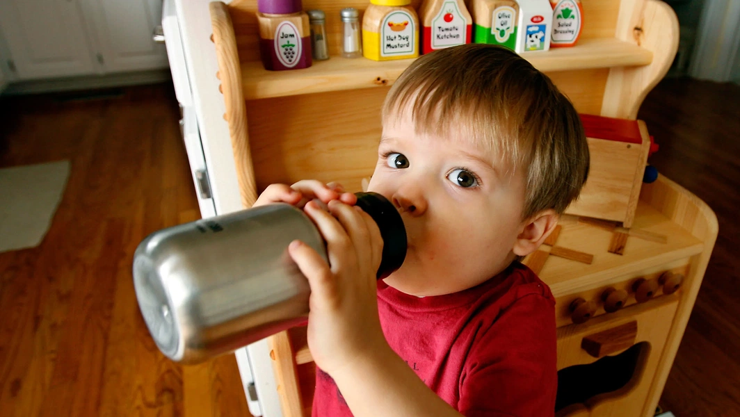 Choosing safe and sustainable water bottles