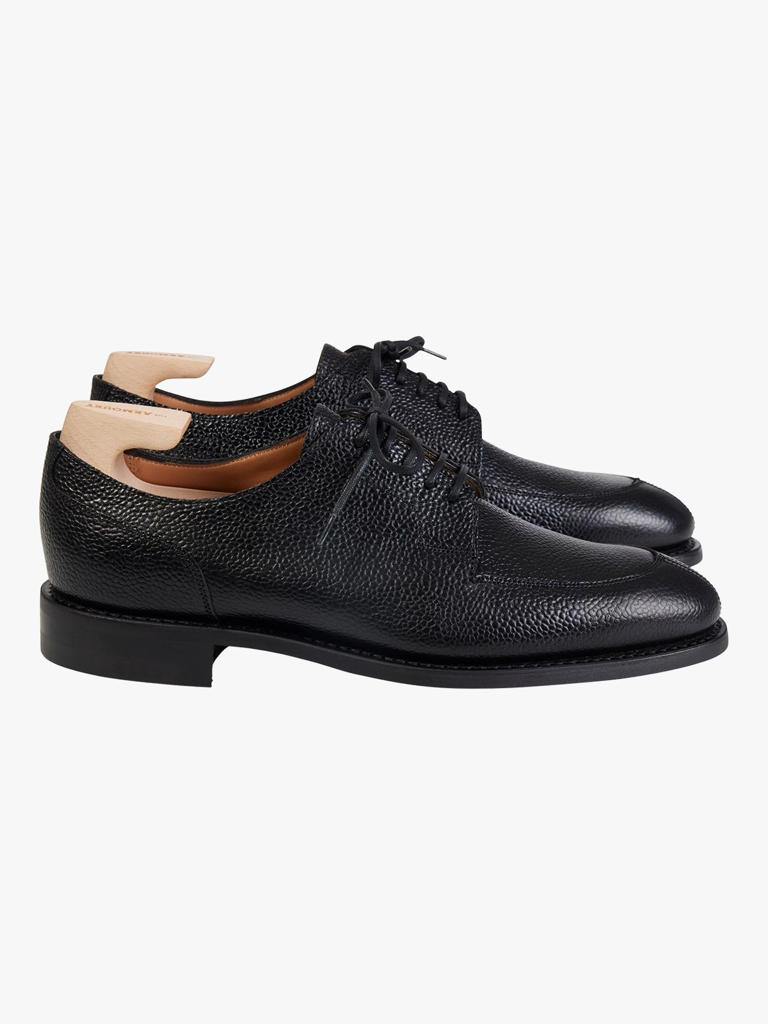 What color shoes should you wear with a gray suit?