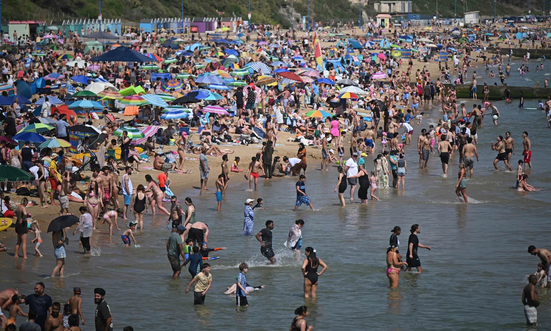 Seaside council hands out thousands of parking fines over bank holiday ...