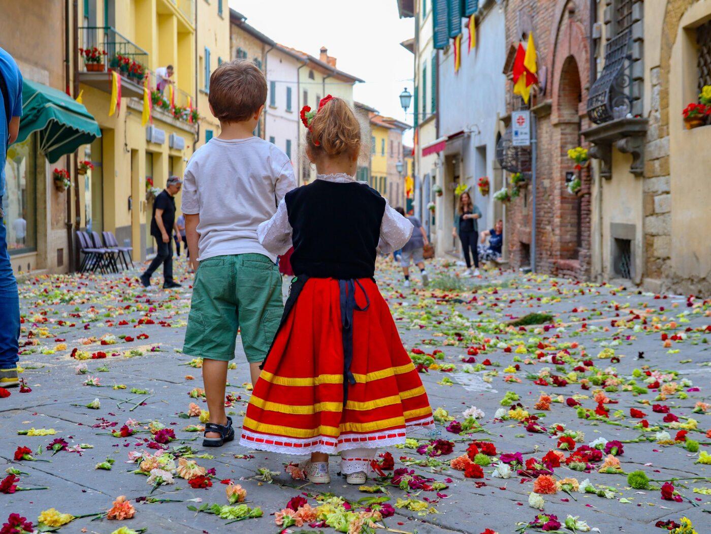 Il treno dei fiori: a bordo del treno storico Arezzo–Lucignano