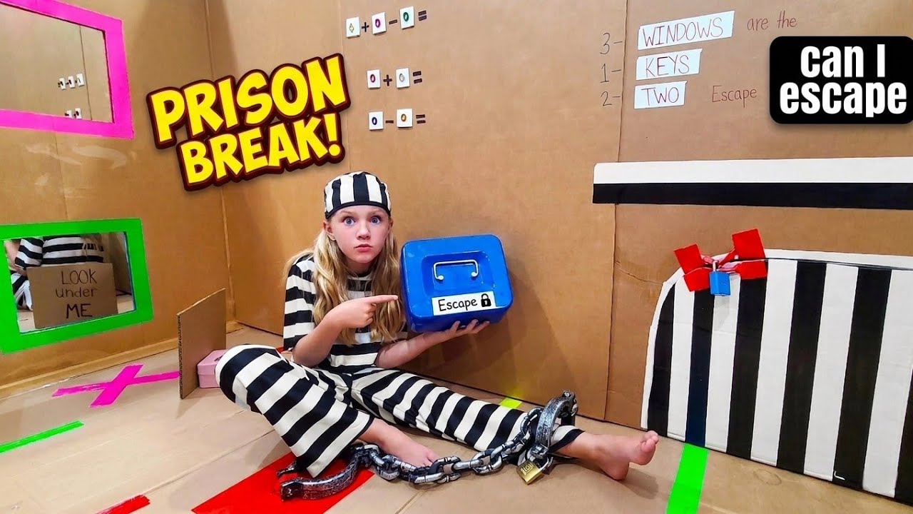 Box fort prison escape! I woke up as prisoner Trinity!