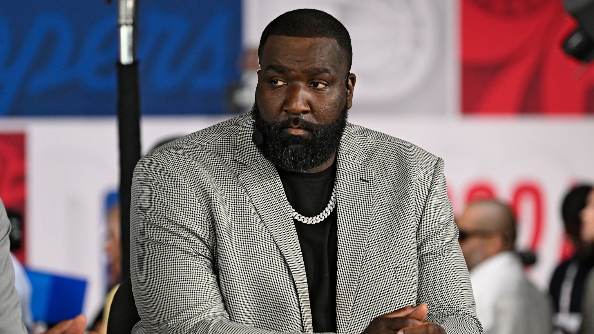Kendrick Perkins ejected after sideline confrontation at son's AAU game
