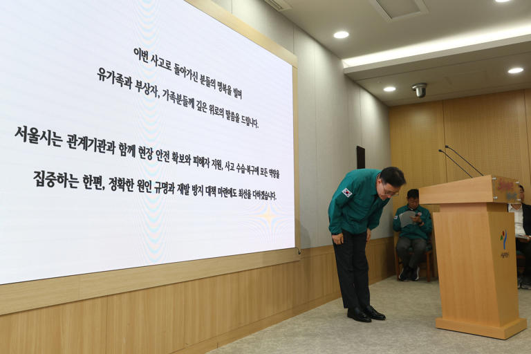 Project manager Lee dies in Seosomun overpass collapse day before birthday
