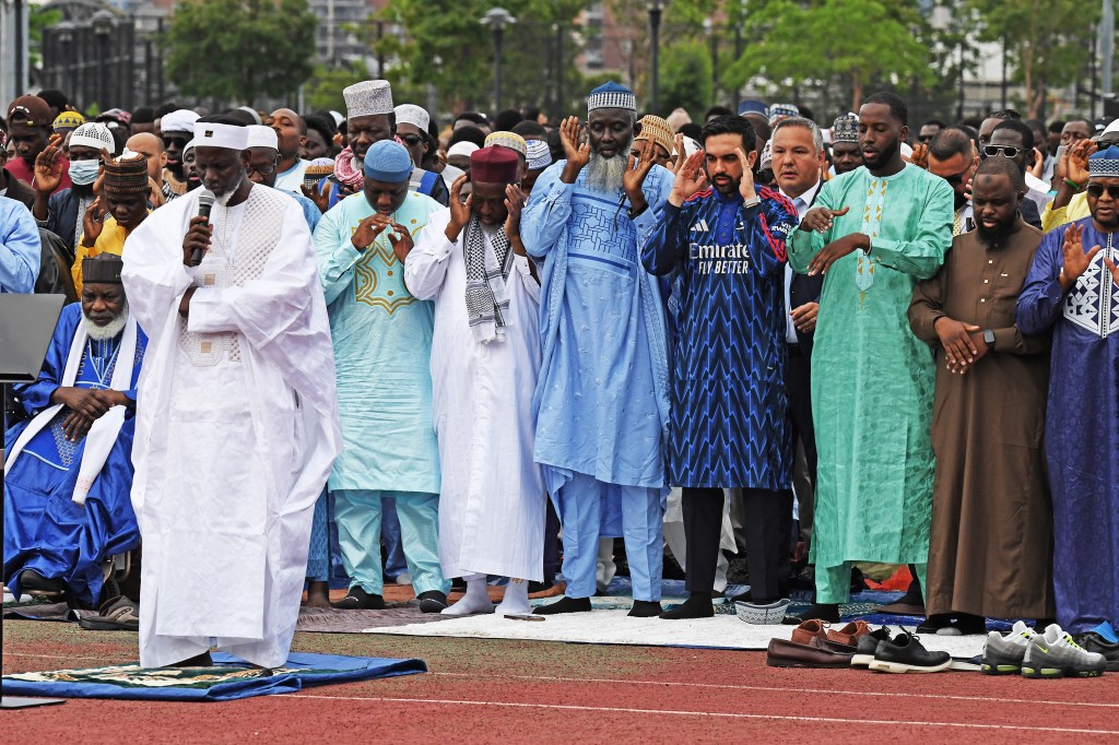 Mamdani wears garish Arsenal FC jersey at Muslim holiday event