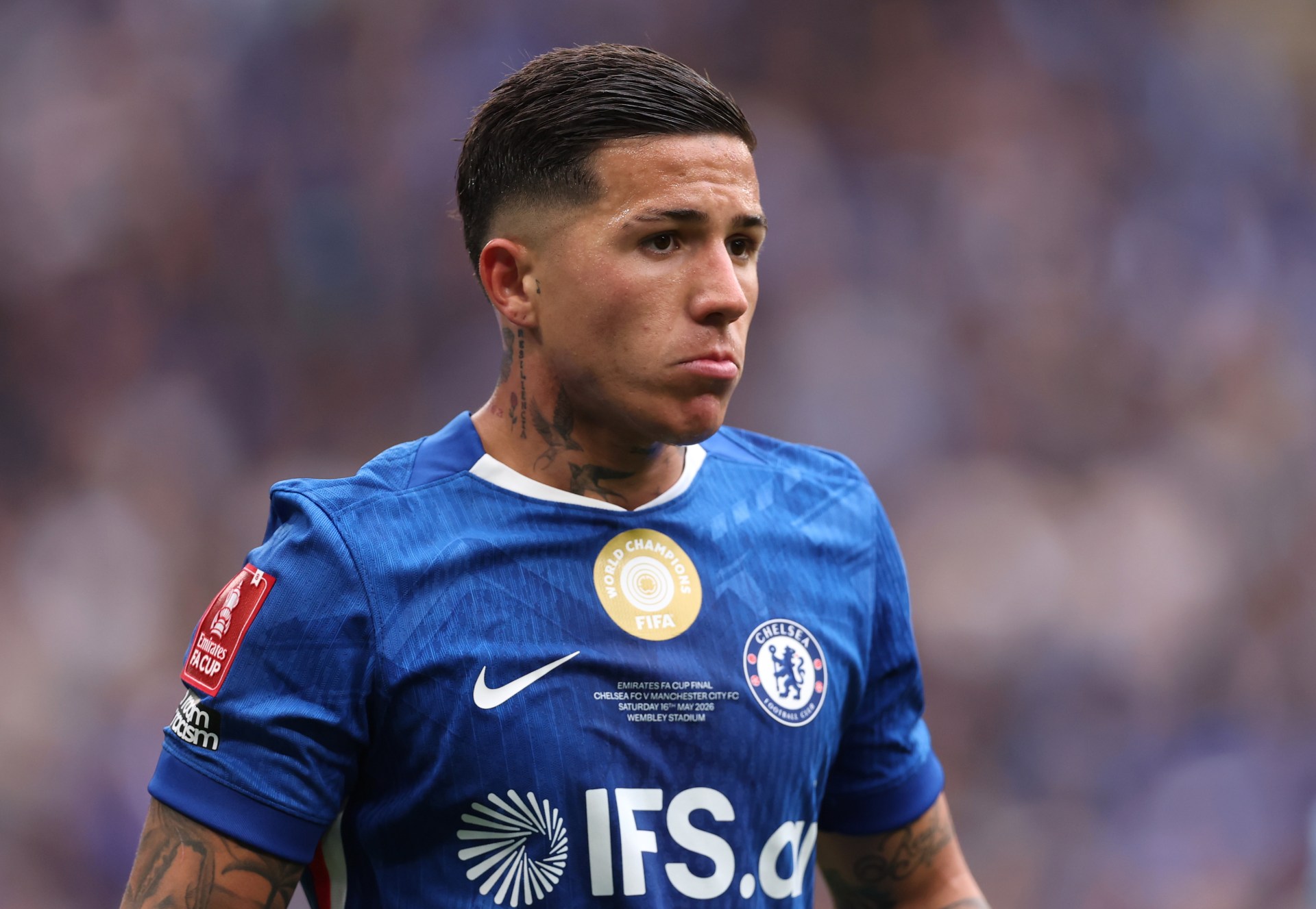 Chelsea set Enzo Fernandez asking price as Real Madrid consider ...