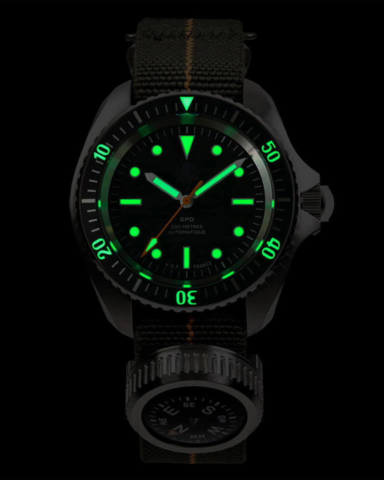 A renowned tactical brand’s affordable new dive watch has deep military ...