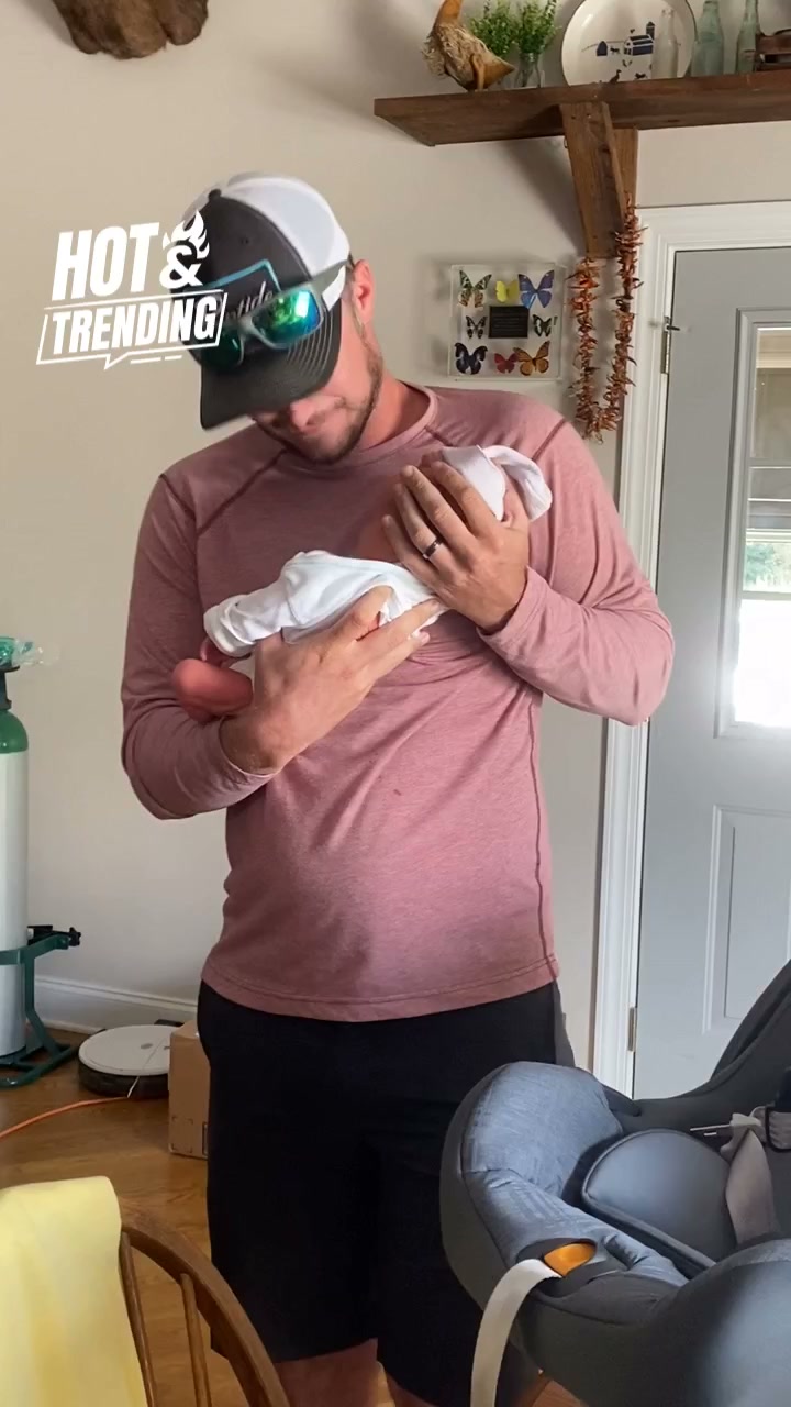 Dad finally meets baby boy after week apart due to birth complications