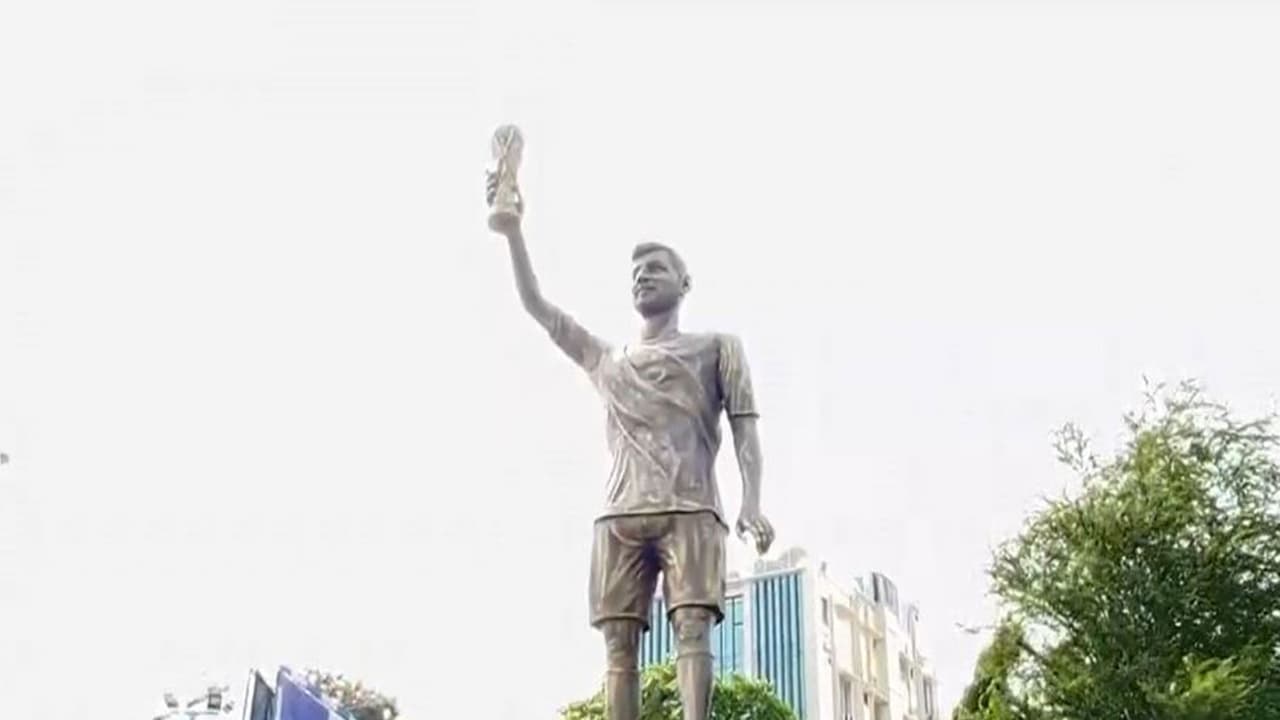 Swaying Lionel Messi statue in Kolkata deemed unsafe, set for removal