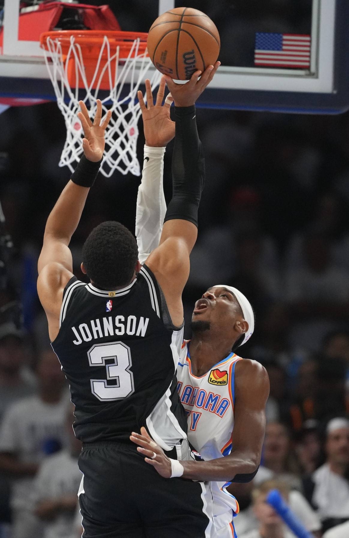 Thunder down Spurs, take 3-2 series lead
