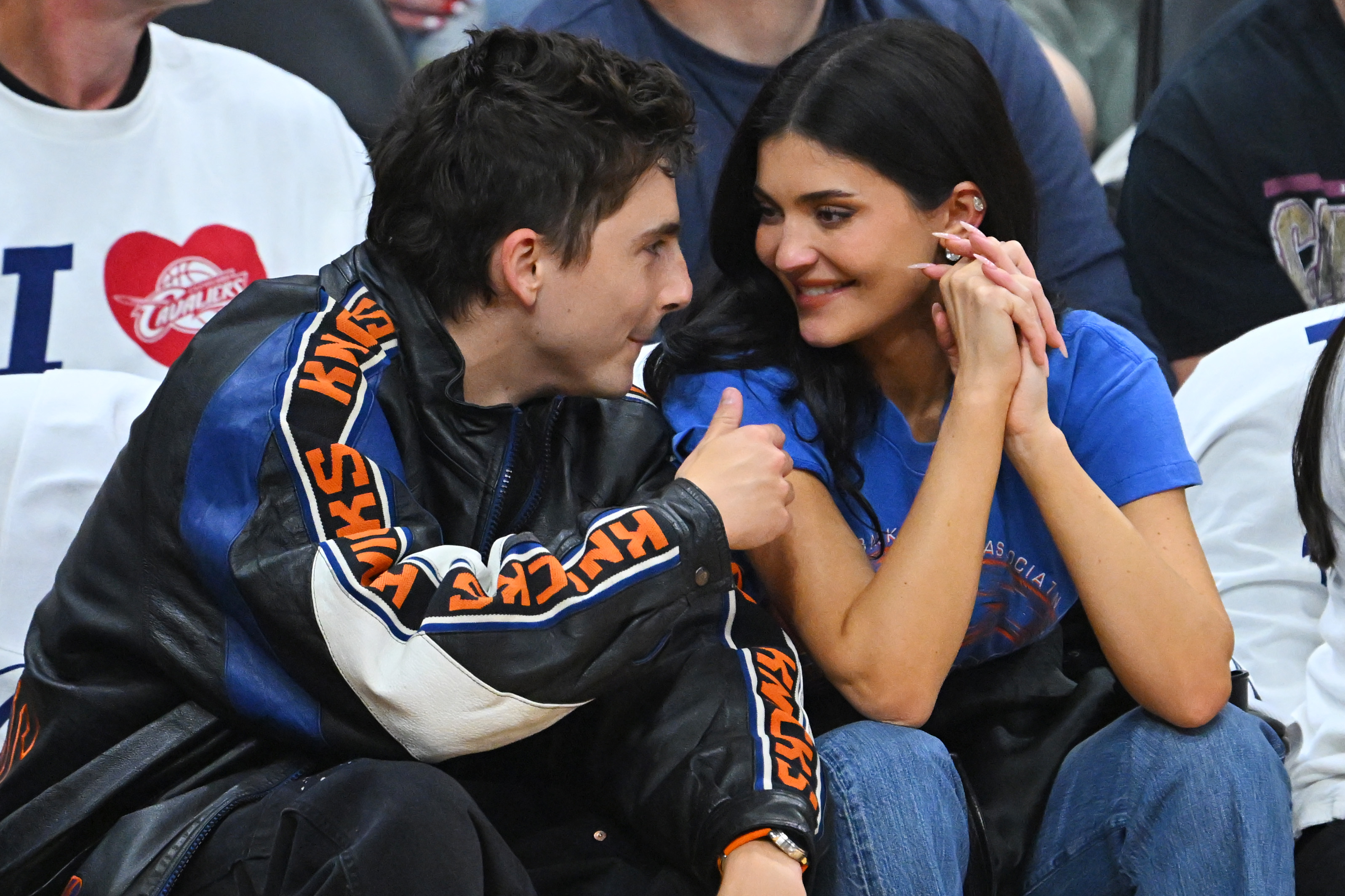 Tina Fey reacts to Timothée Chalamet’s viral manspreading incident at ...