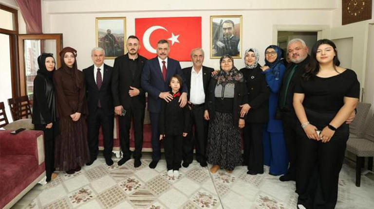 Bakan Çiftçi, Konya'da şehit Ali Teke'nin ailesine ziyarette bulundu