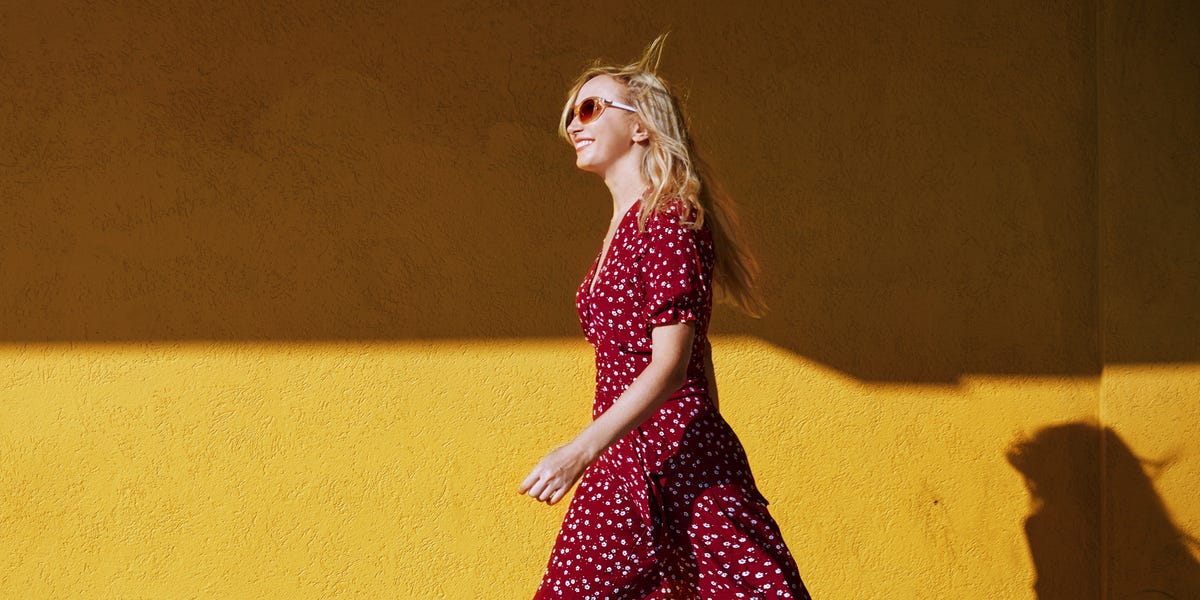 Psychologists say this viral 'main character walk' trend can actually ...