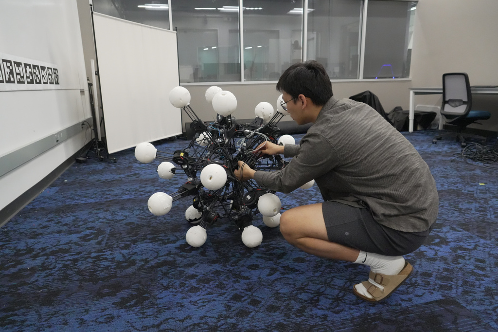 Introducing Argus, a robot with 20 legs and eyes built to move and see ...