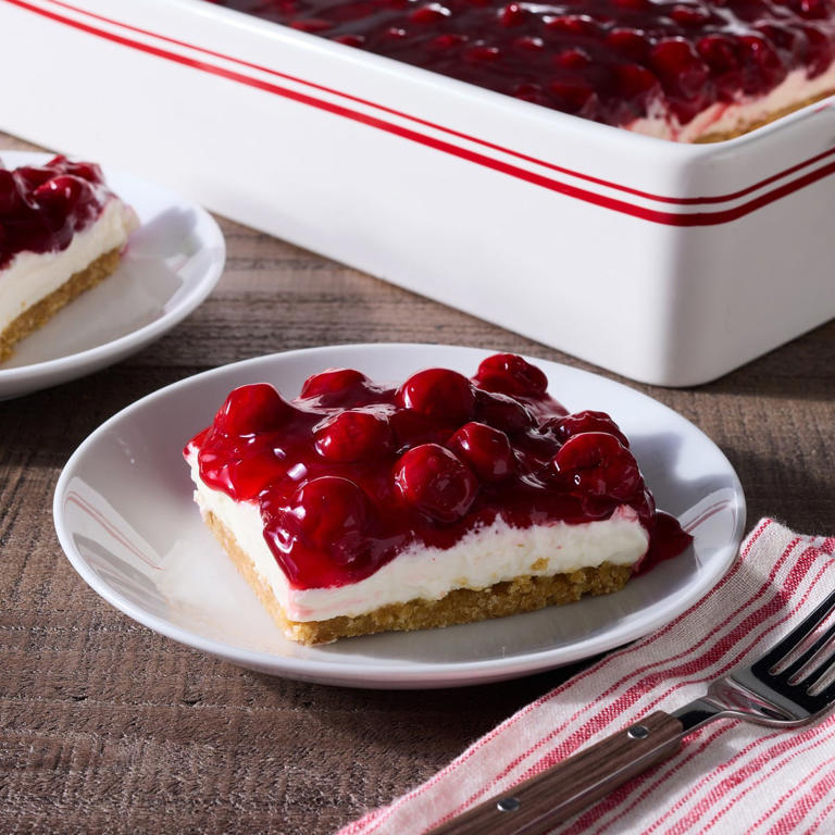 Ree Drummond’s impossibly easy cherry delight starts with canned pie ...