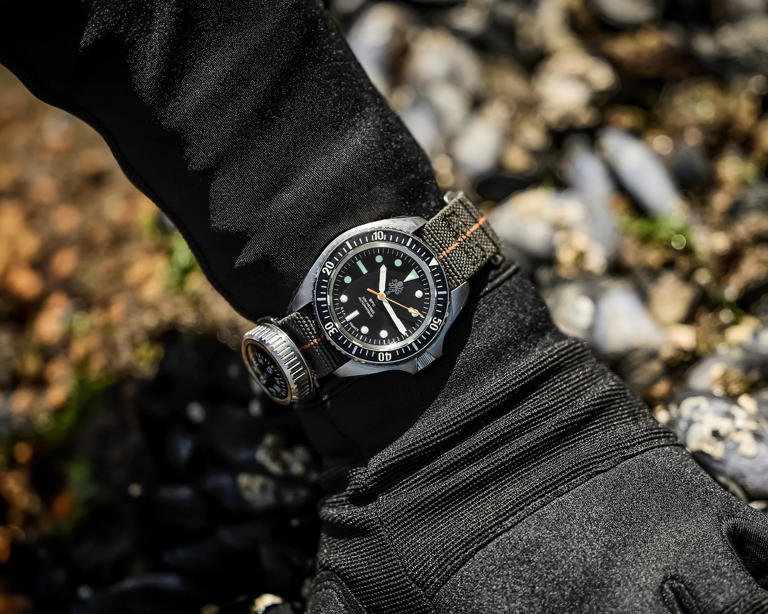 A renowned tactical brand’s affordable new dive watch has deep military ...