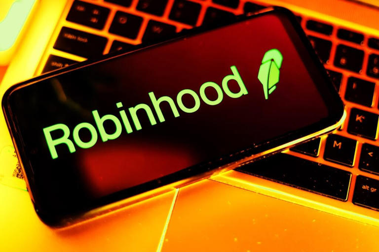 Robinhood gives AI agents 'power' to trade stocks, spend through gold ...