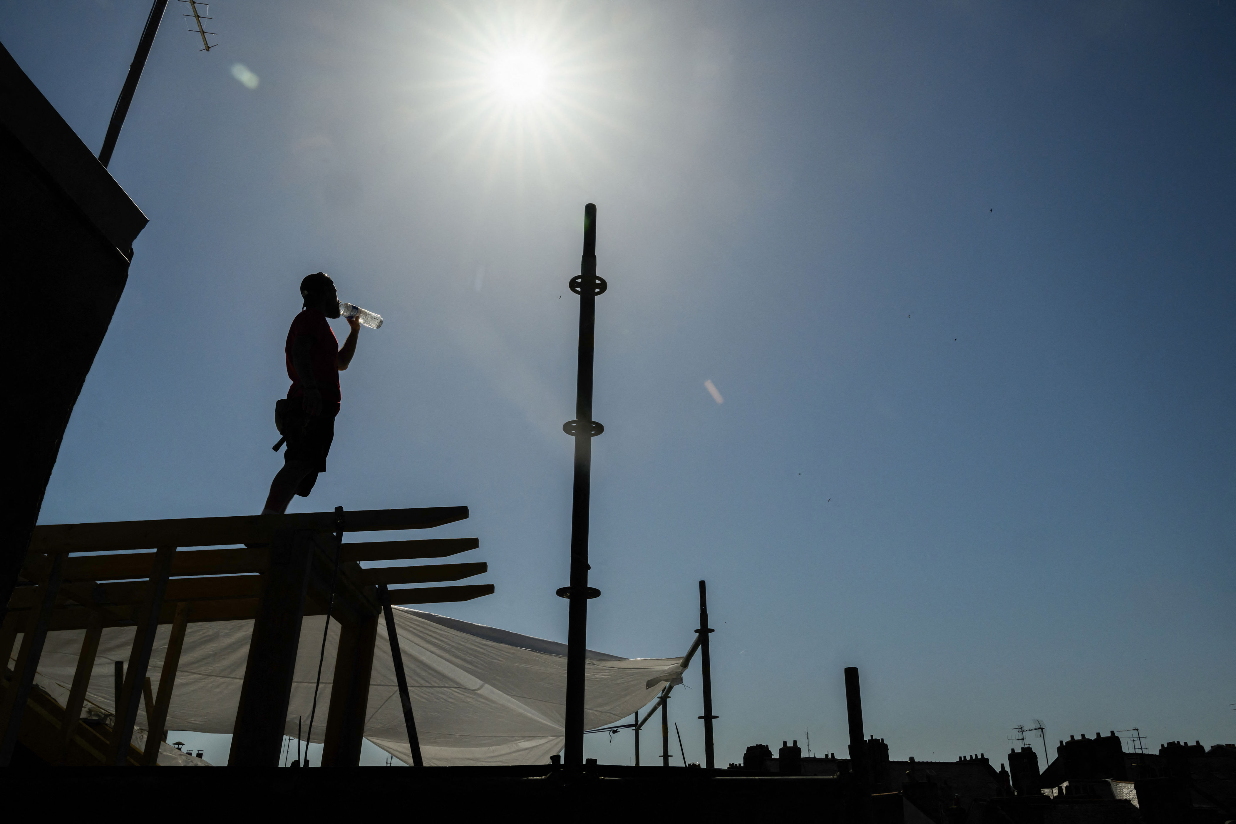 A deadly heat wave hits Europe, with decades-old temperature records ...