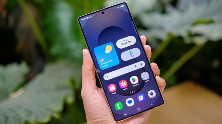 Some Samsung Galaxy phones quietly changed dark mode - here's how to fix it