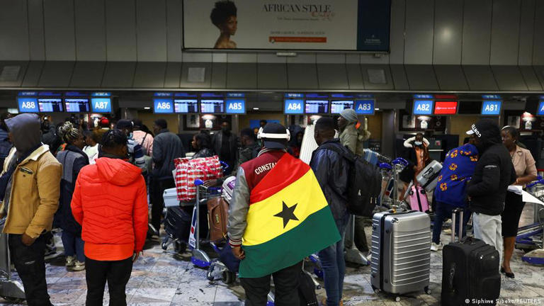 South Africa: 300 Ghanaians leave amid xenophobic tensions