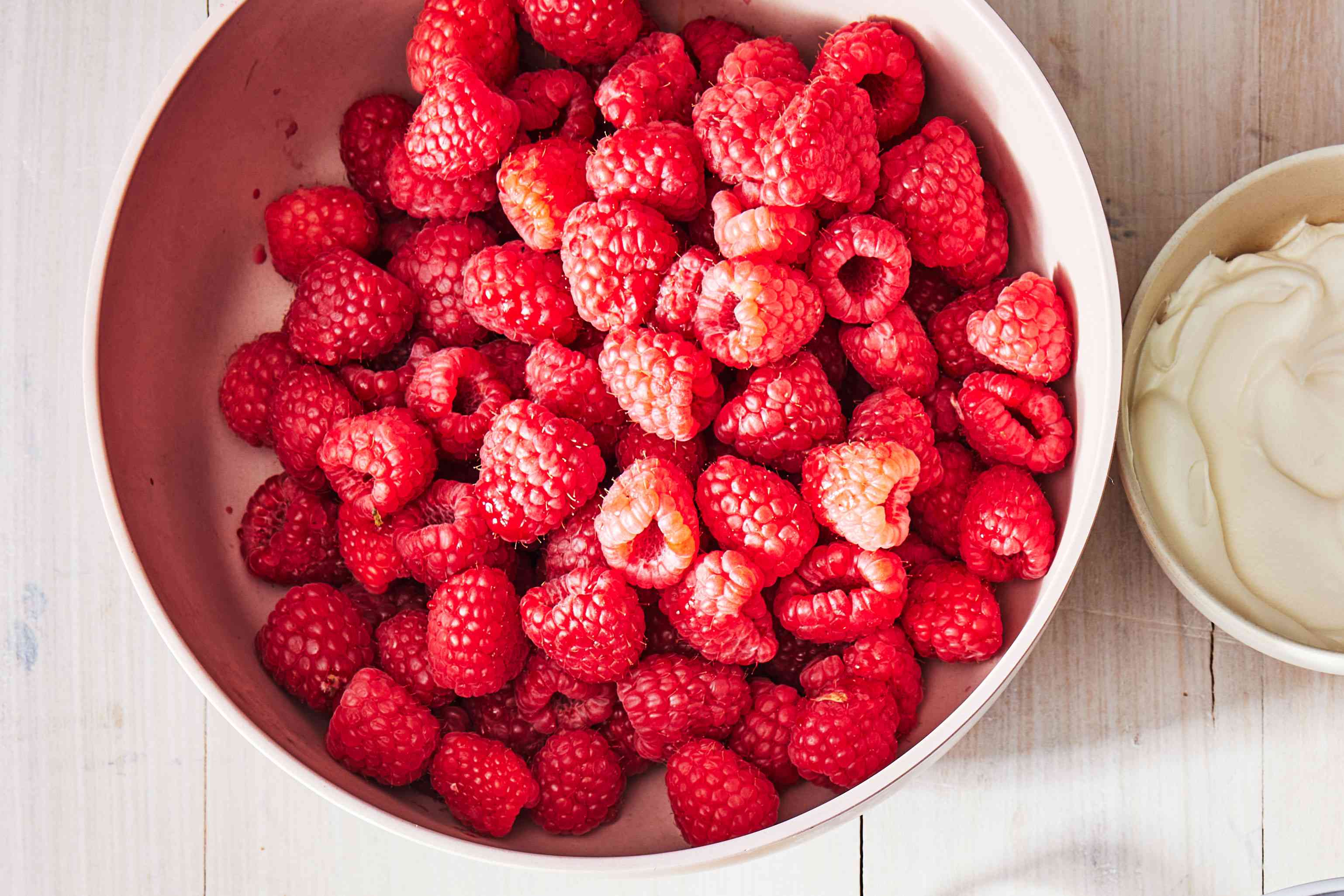 How to wash raspberries without making them mushy