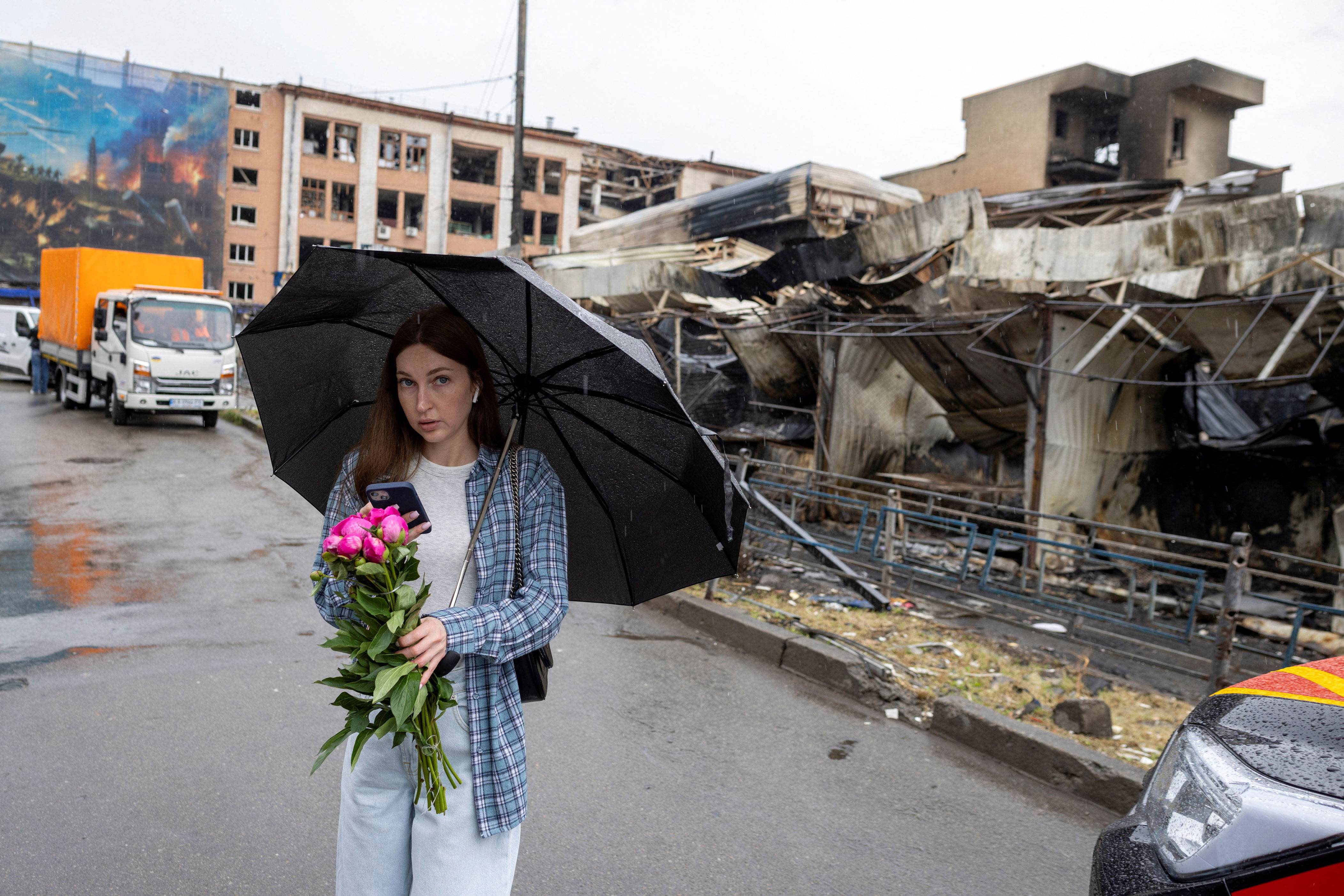 EU states summon Russian envoys over Kyiv threat