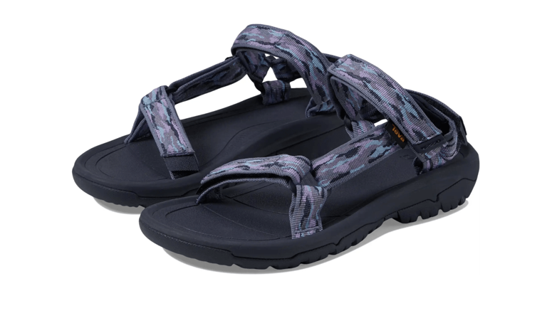 6 podiatrist-approved sandals to comfortably walk in all summer