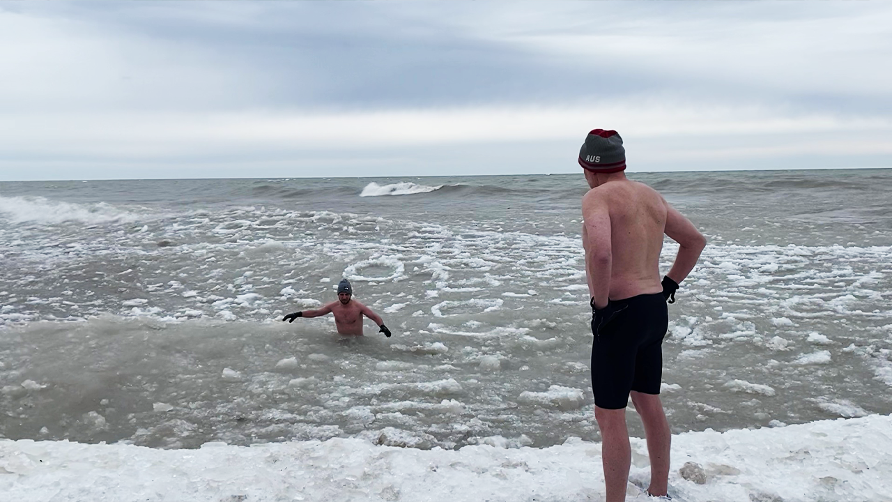Guy swims in America's deadliest lake for a good cause